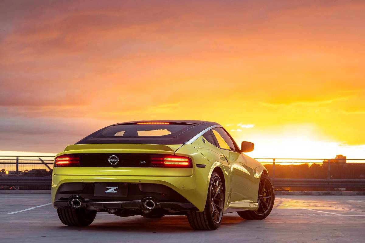 StriveME - مقارنة الـ20 عامًا: إليك أبرز الفروقات بين نيسان زد 2023 ونيسان 350 زد 2003